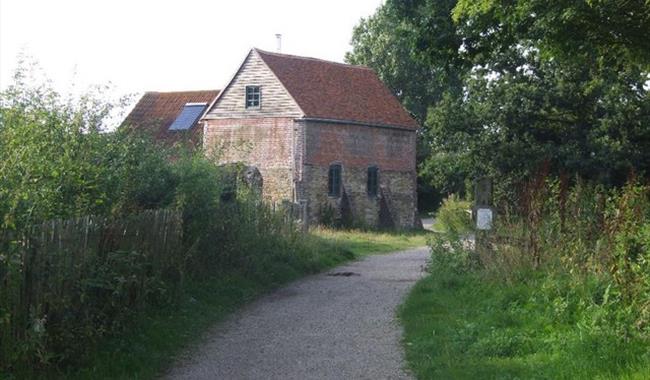 Chesworth Farm - Farm in Horsham, Horsham - Visit South East England