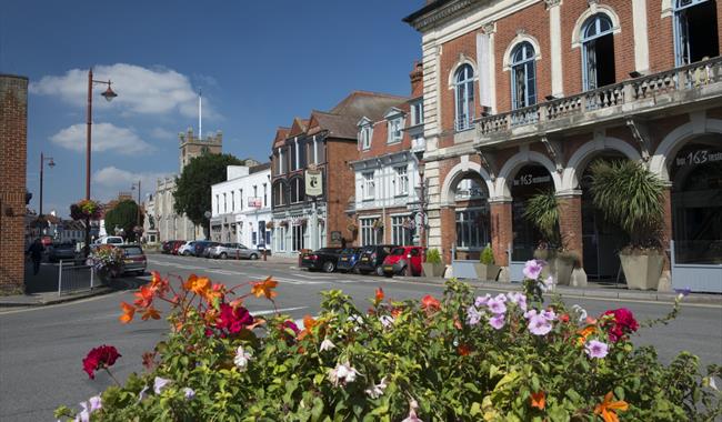 Chertsey - Towns & Villages in Chertsey, Runnymede - Visit South East ...